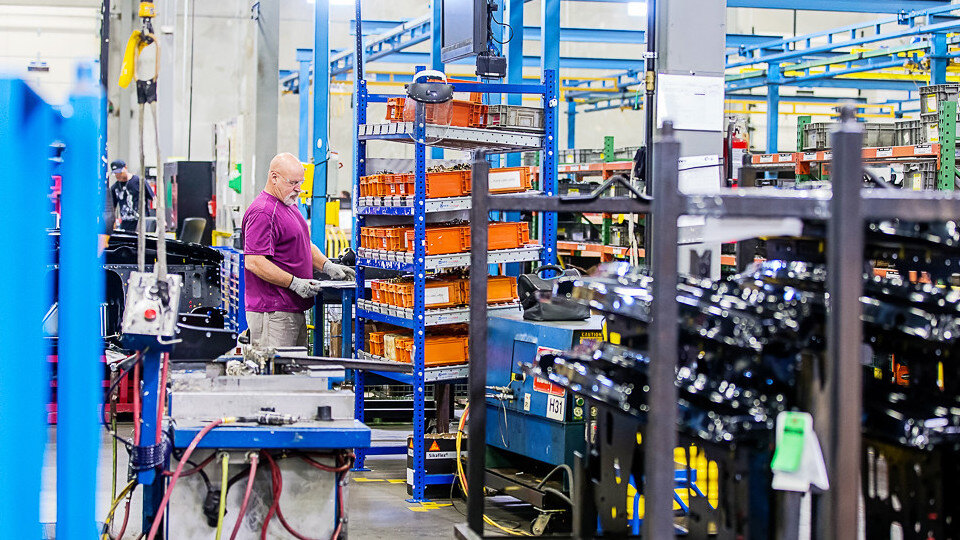 Flexible Solutions for High-Mix, Low-Volume Manufacturing Assembly