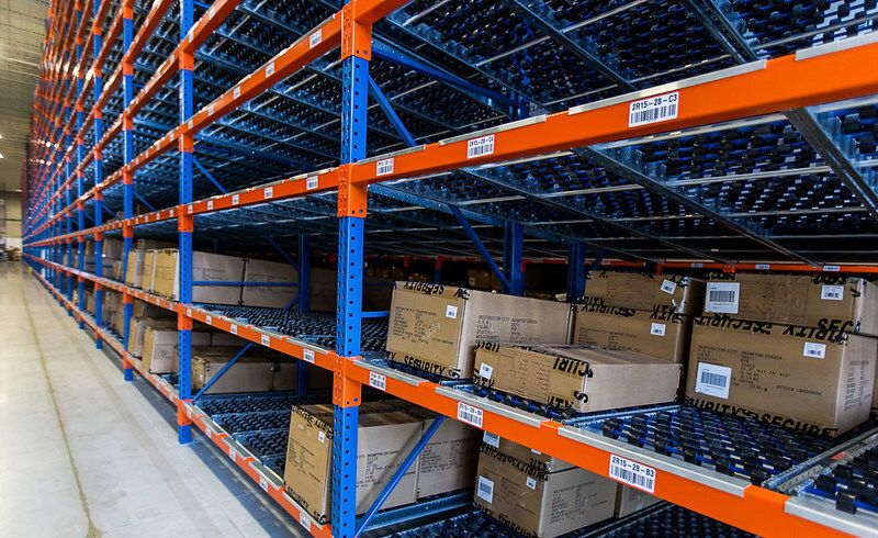 Choosing Between Carton Flow Rollers and Wheel Beds